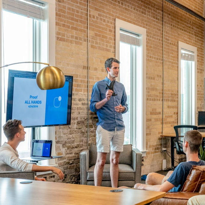 5 Elevator Pitch Examples for Students + Quick Tips